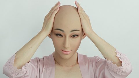 How to safely put on and store your silicone mask